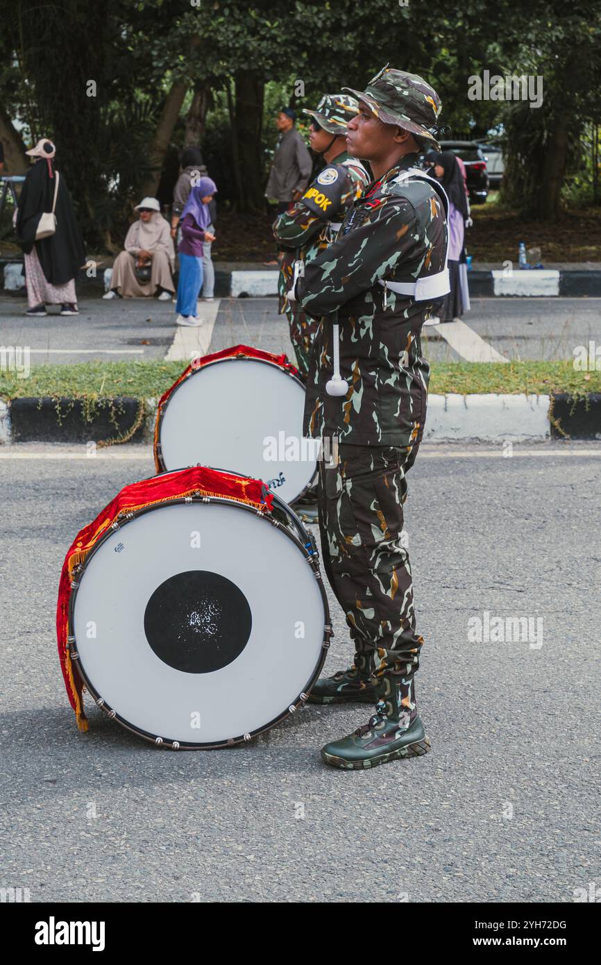 Standing marching hi-res stock photography and images - Alamy