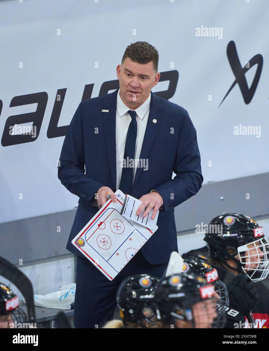 Jeff MacLeod, DEB Damen Trainer, headcoach, at the women match GERMANY ...