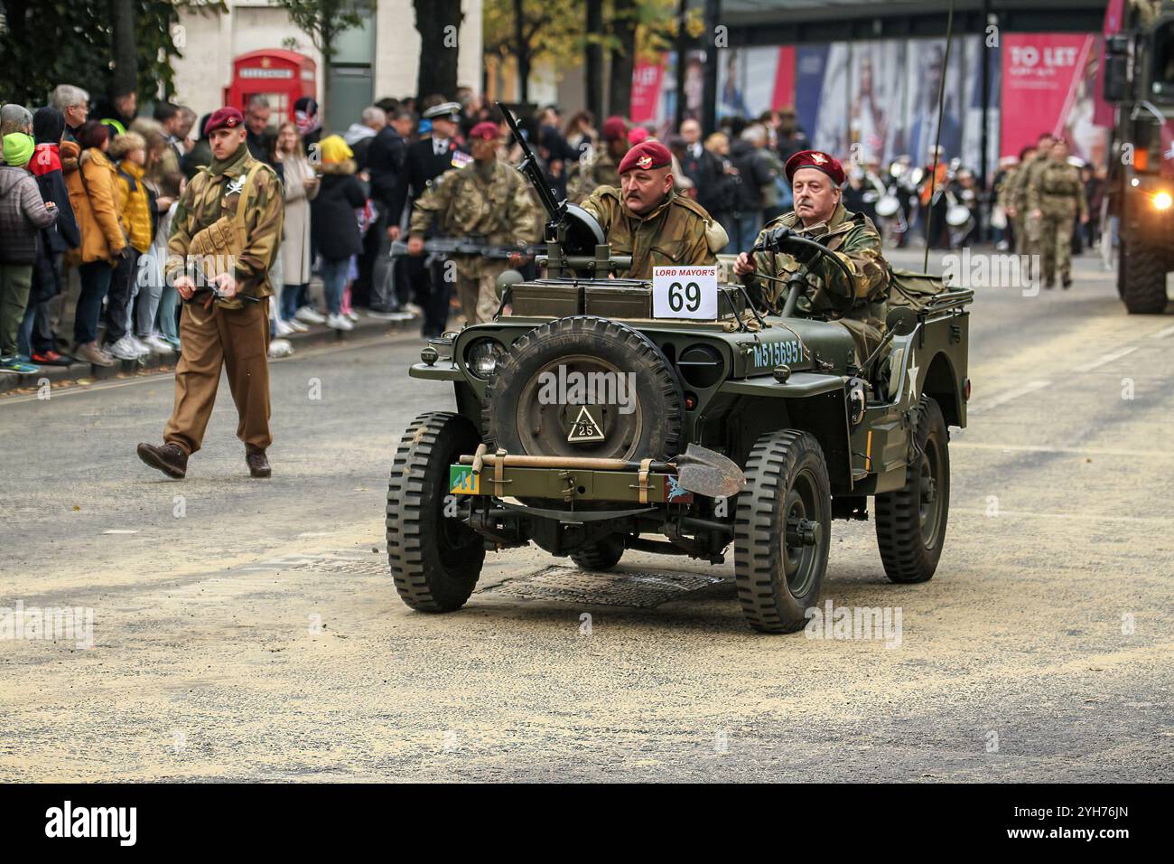 Parachute regimentis army reserve battalion hi-res stock photography ...