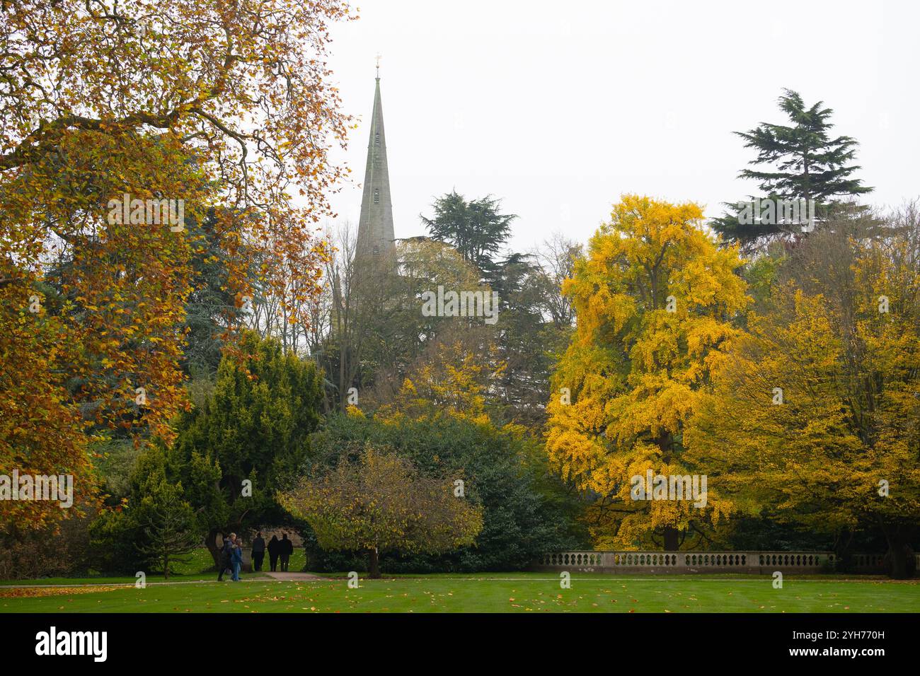Avonbank gardens in autumn, Stratford-upon-Avon, Warwickshire, England ...