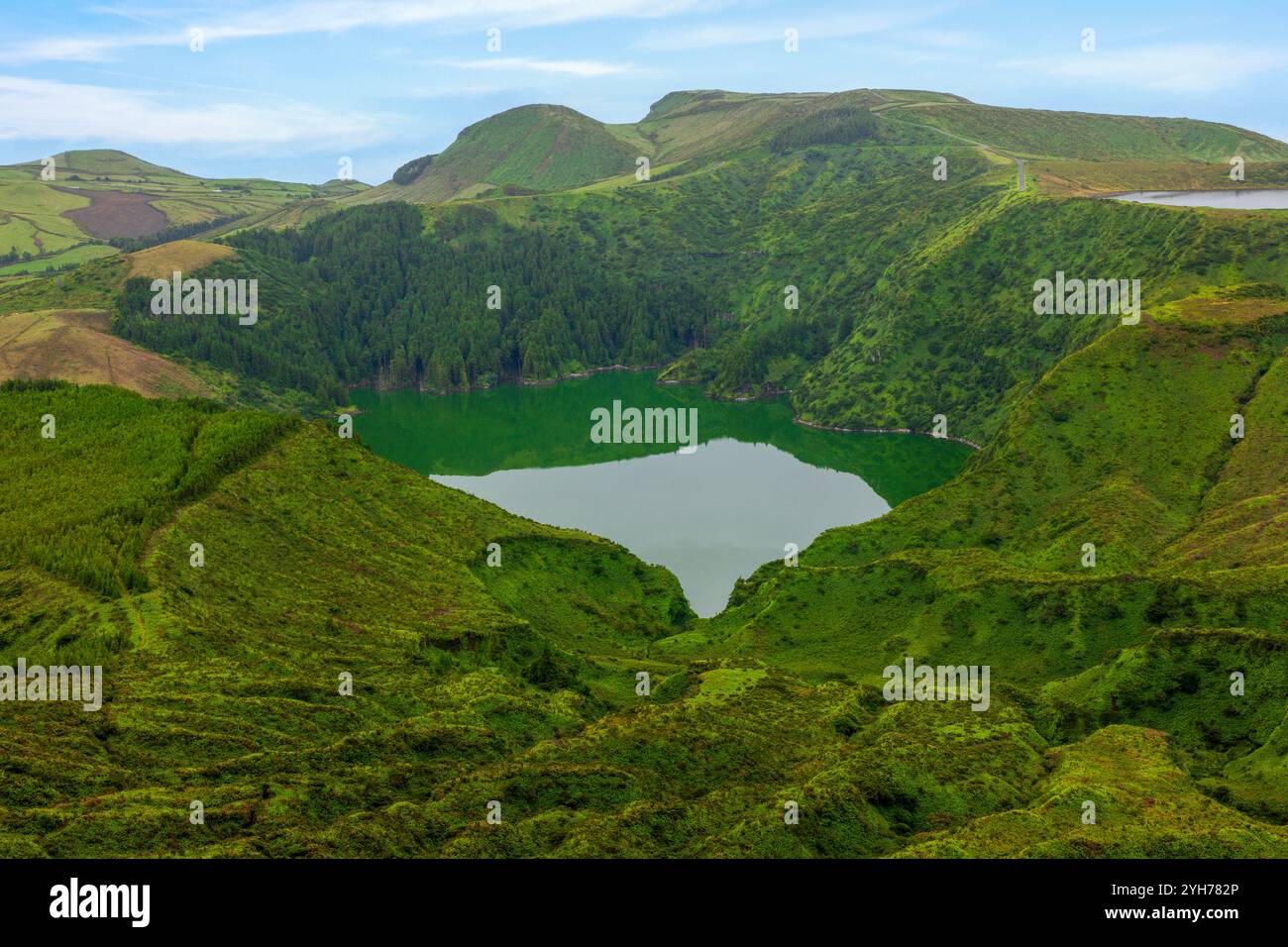 Offering an exceptional panorama of the Lagoa Funda and Lagoa Rasa ...
