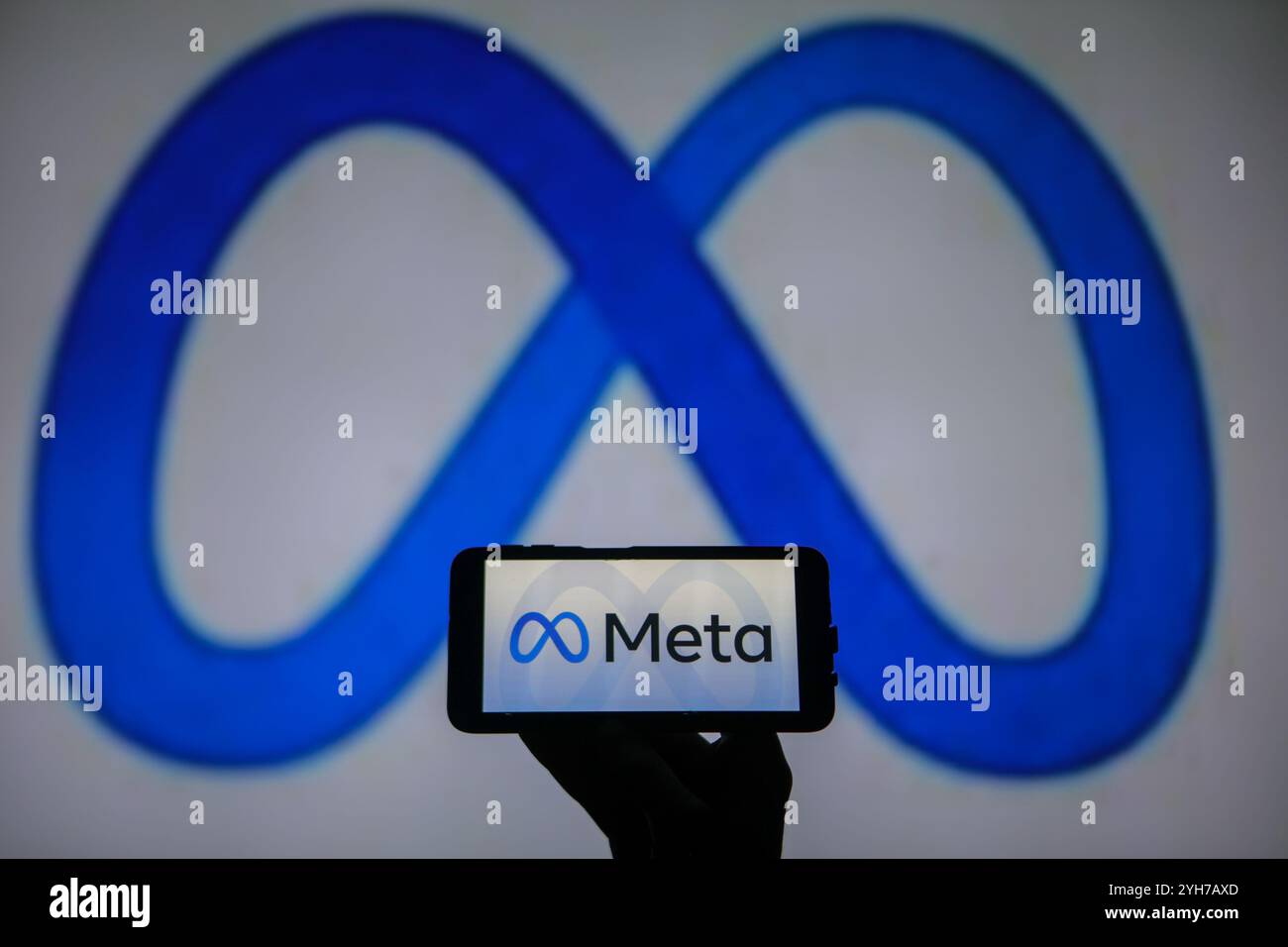 Gaziantep, Turkey. 11 November 2021. The Meta infinity-loop logo next ...