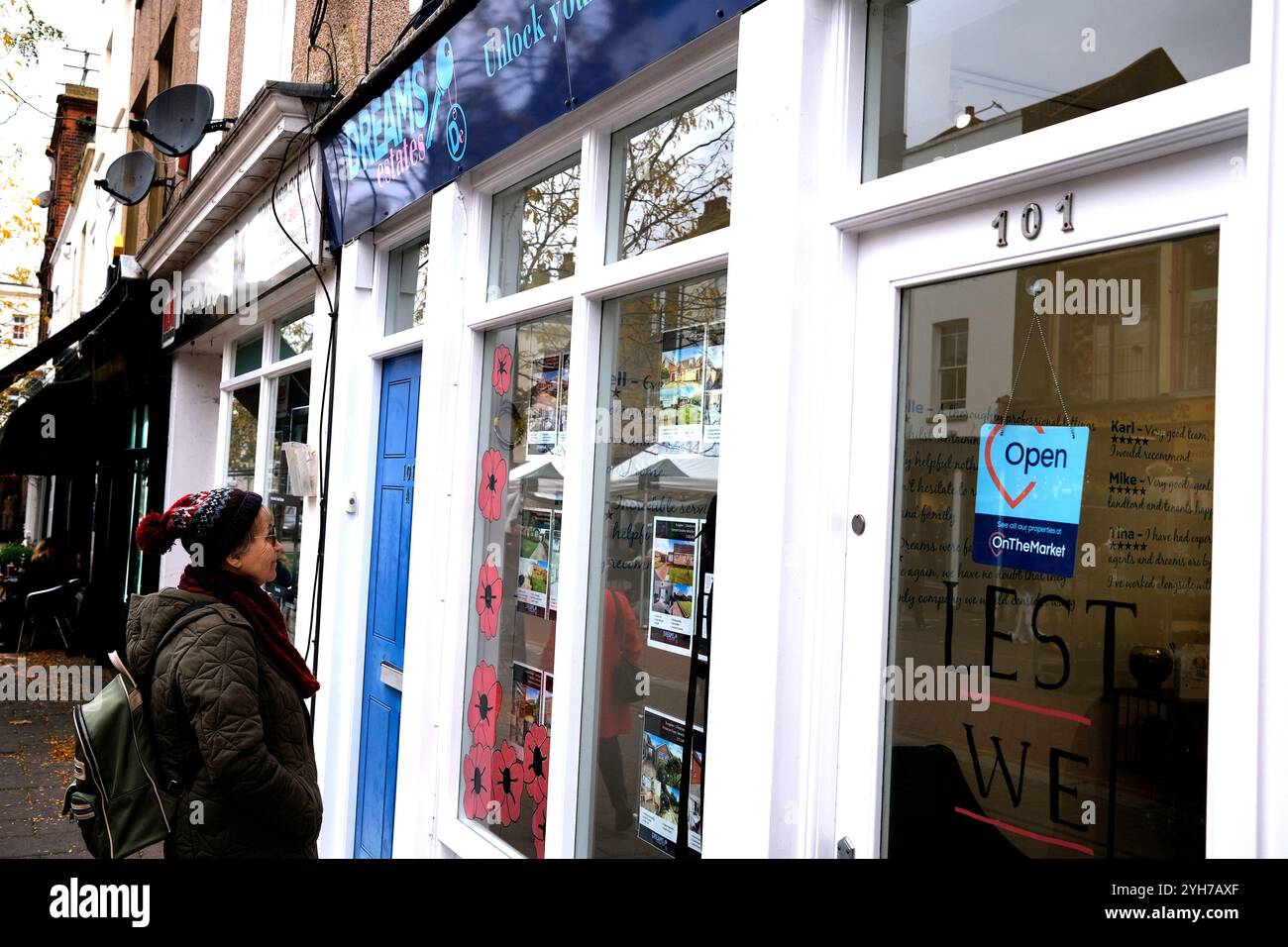 Adverts advertisements shop window hi-res stock photography and images ...