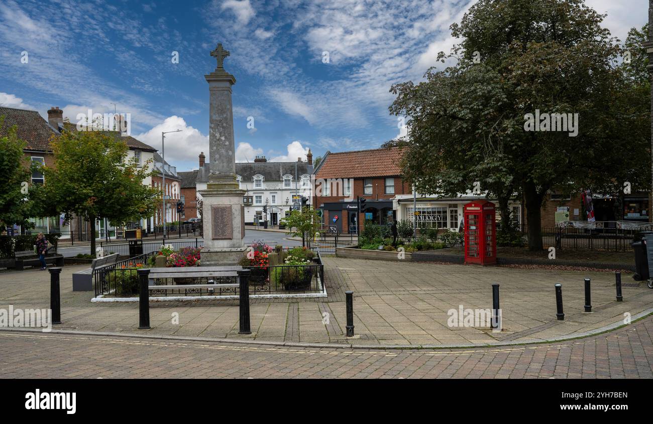 Town centre and war memorial at Norfolk historic town of Swaffham ...