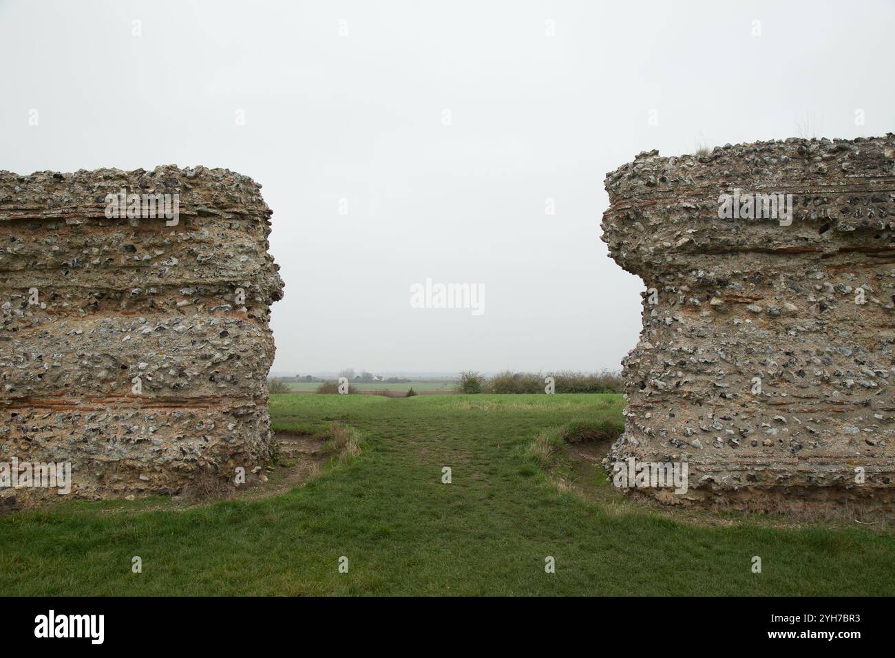 Burgh castle ruin hi-res stock photography and images - Alamy