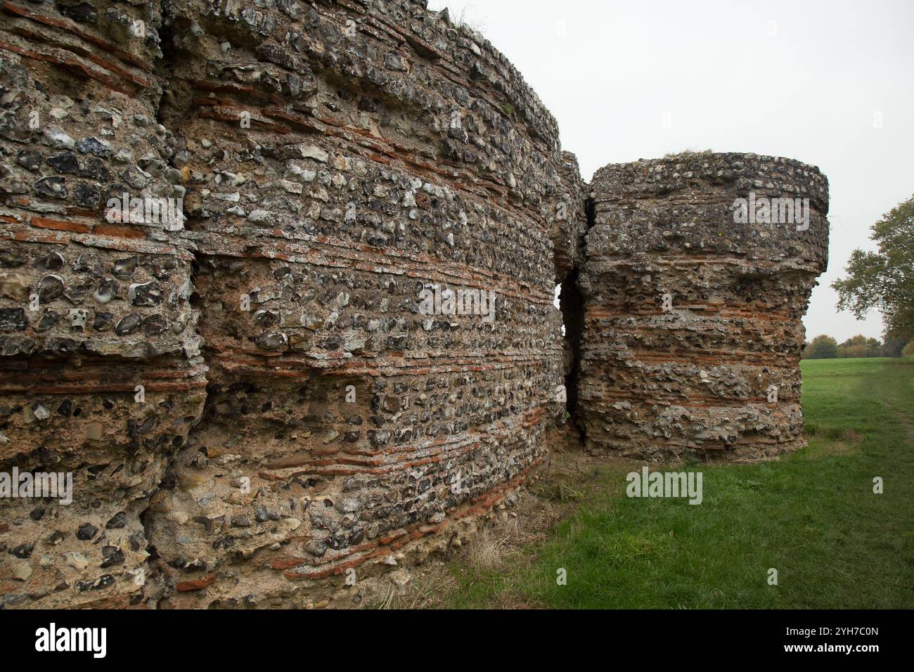 Burgh castle ruin hi-res stock photography and images - Alamy