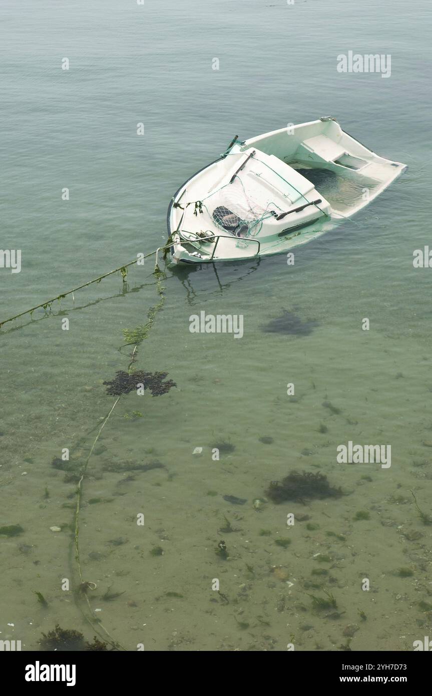 Leaking boats hi-res stock photography and images - Alamy