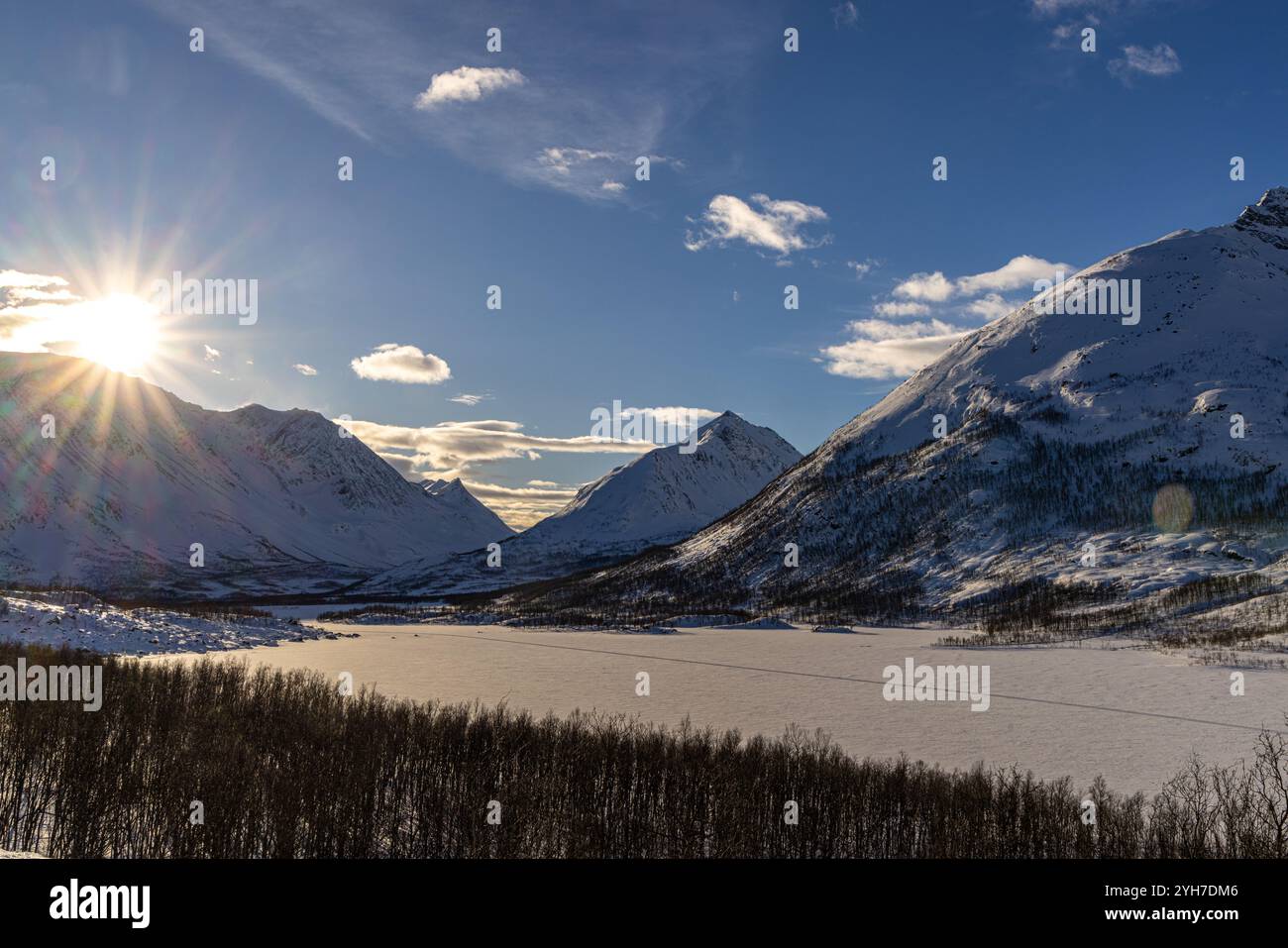 Straße von Sjusnes nach Ramfjordbotn Stock Photo - Alamy