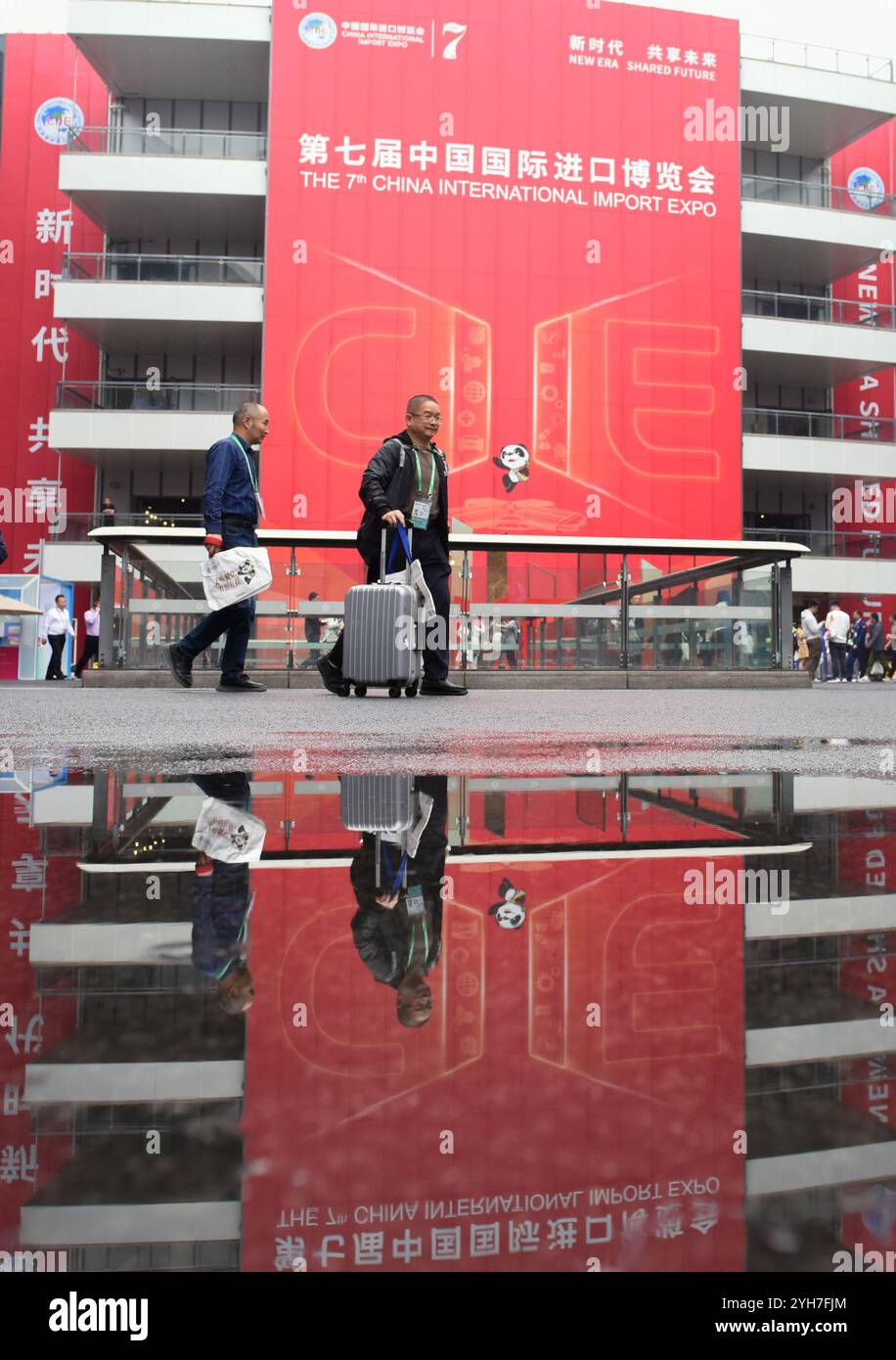 Shanghai, China's Shanghai. 10th Nov, 2024. People walk at the National ...