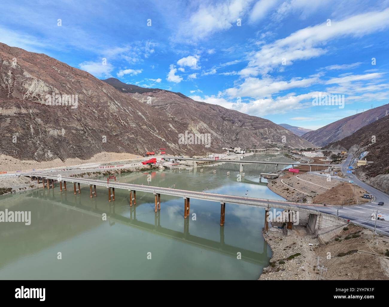 Chengdu. 6th Nov, 2024. An aerial drone photo taken on Nov. 6, 2024 in ...
