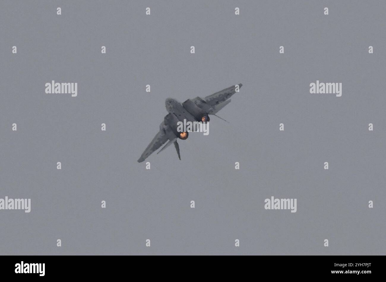 Russia's Su-57 stealth fighter jet performs a flight show over Zhuhai ...