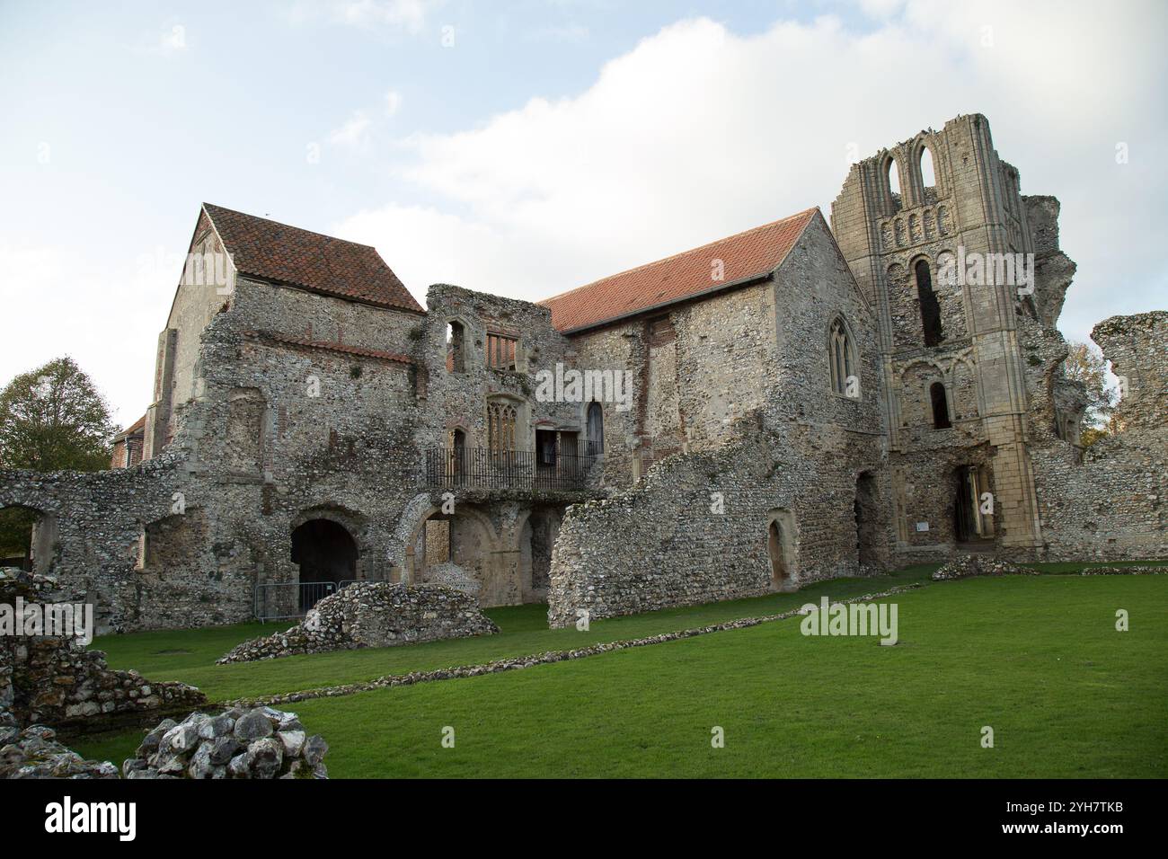 ruins Castle Acre Cluniac Priory Stock Photo - Alamy