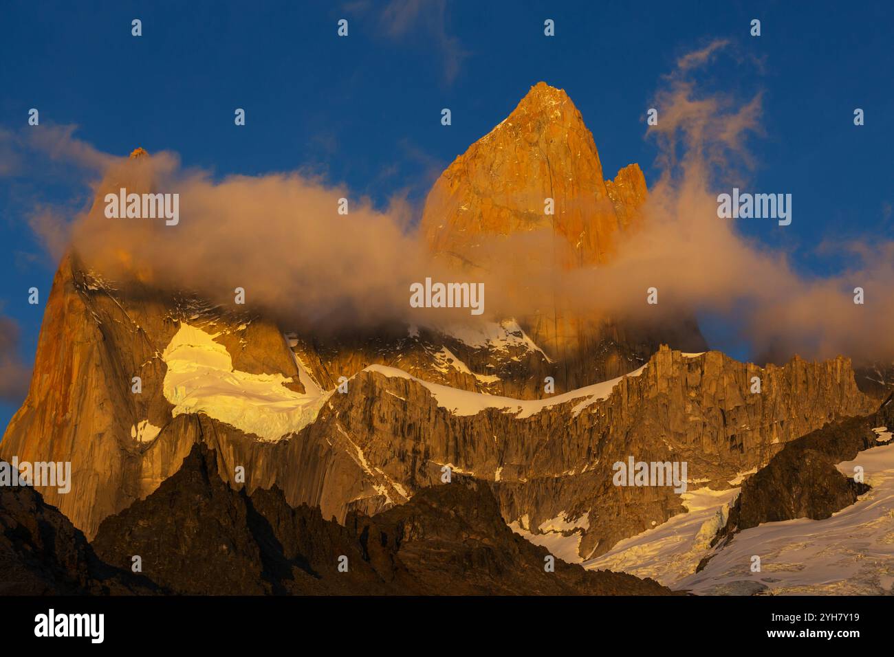 Famous Cerro Fitz Roy and Cerro Torre- one of the most beautiful and ...