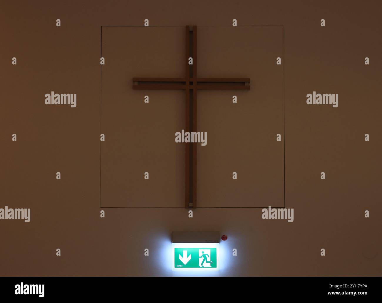 10 November 2024, Bavaria, Würzburg: Beneath a cross at the synod of ...