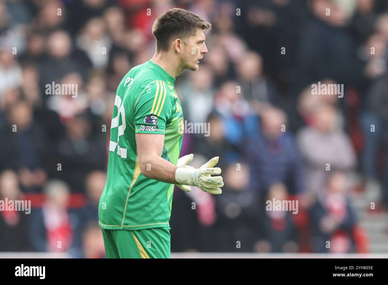Nick Pope of Newcastle gives his team instructions during the Premier ...