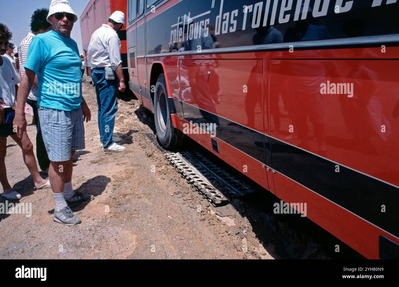Roadworks, Rotel Tours bus got stuck, passengers need to push, Libyan ...
