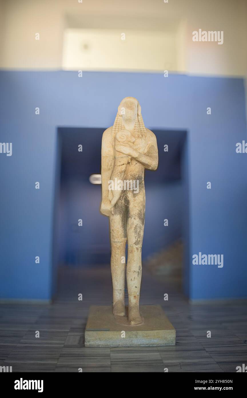 Archaic statue kouros hi-res stock photography and images - Alamy