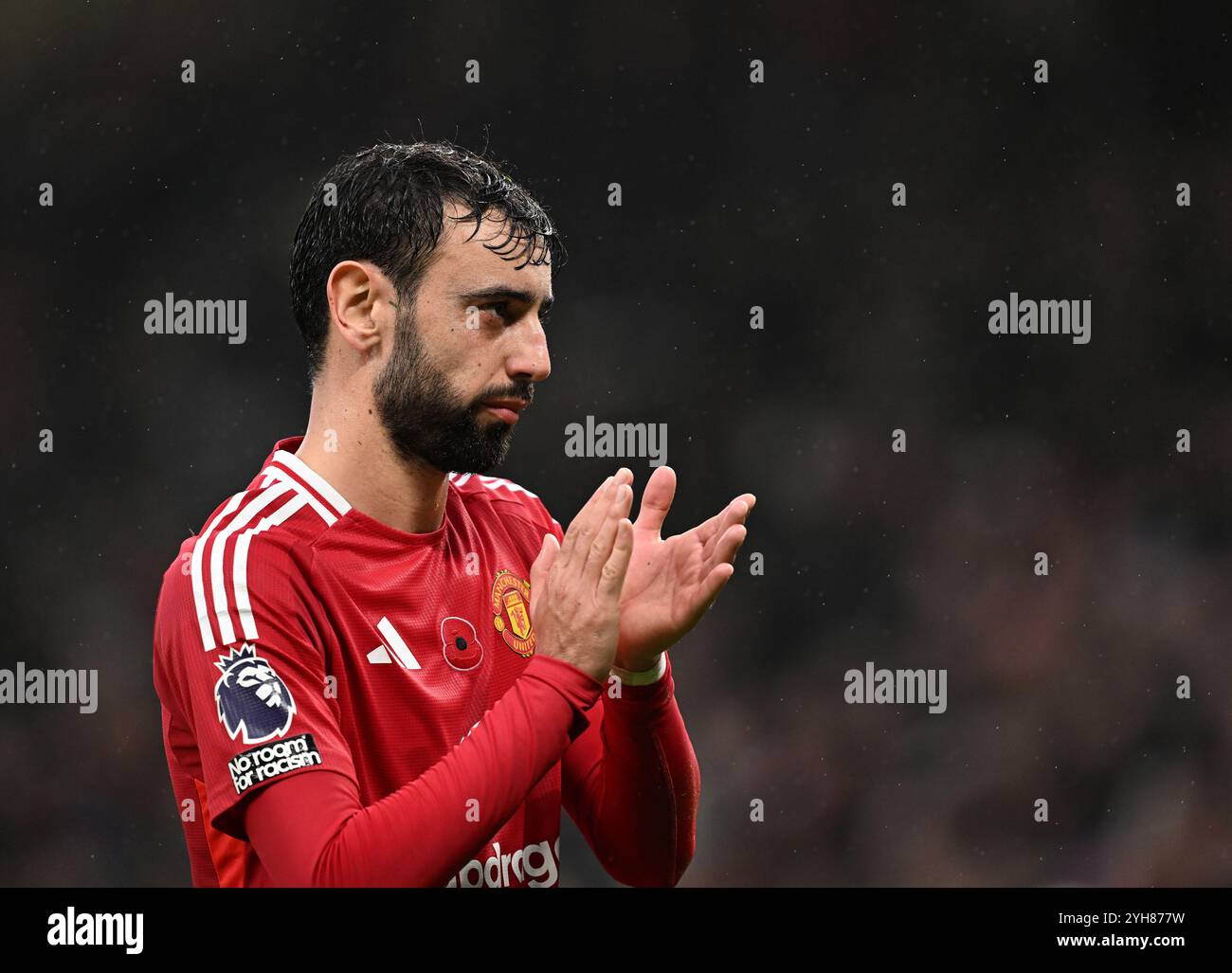 Old trafford crowd 2024 hi-res stock photography and images - Alamy
