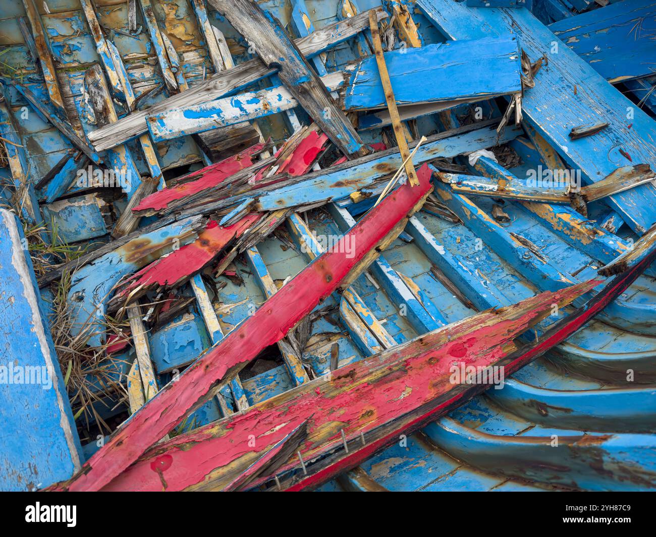 Broken wooden boat hi-res stock photography and images - Alamy