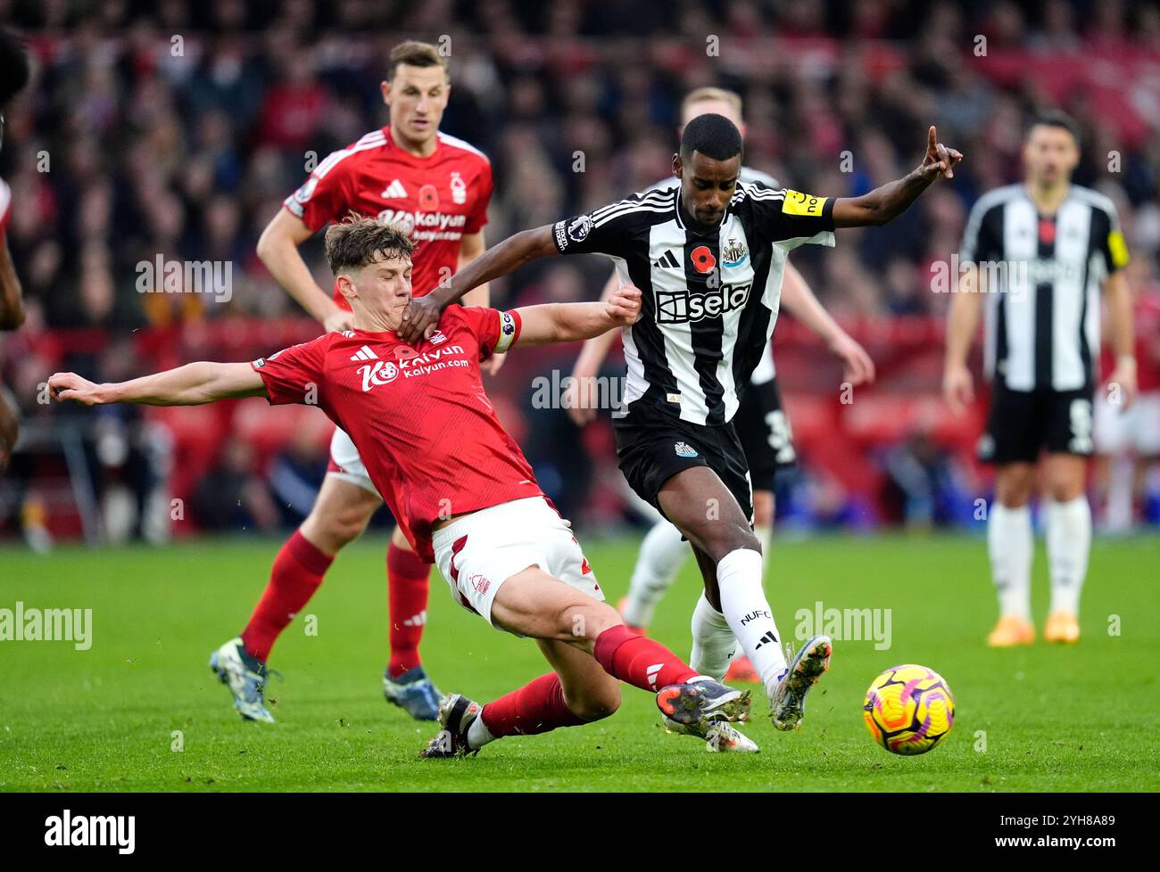Joe willock newcastle united 2024 hi-res stock photography and images ...