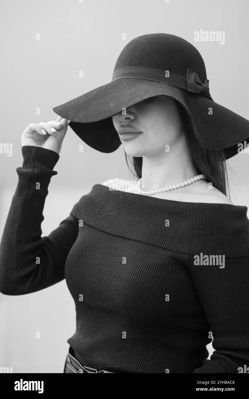 Off shoulder detail hi-res stock photography and images - Alamy