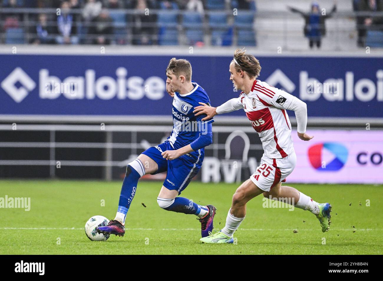 Gent, Belgium. 10th Nov, 2024. Gent's Max Dean and Standard's Ibe ...