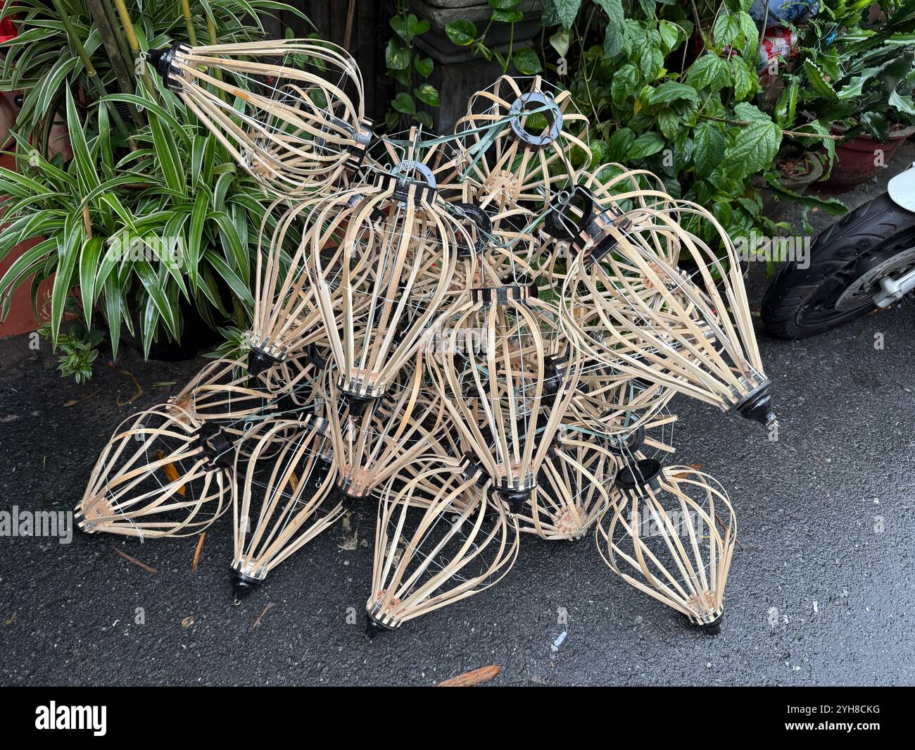 Lantern crafts hi-res stock photography and images - Alamy