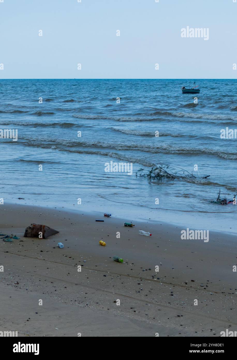 Trash and pollution in the Vietnamese beach town of Mui Ne Stock Photo ...