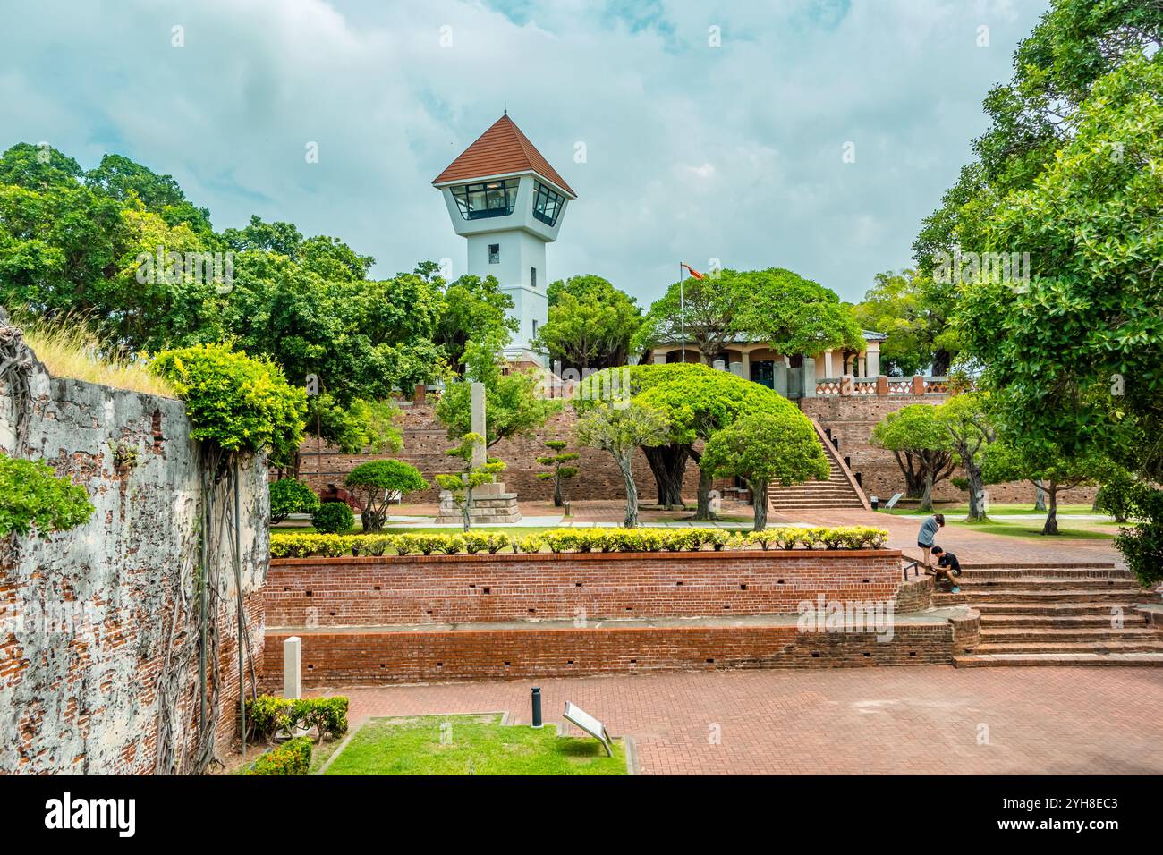 Old historical visitor attractions hi-res stock photography and images ...