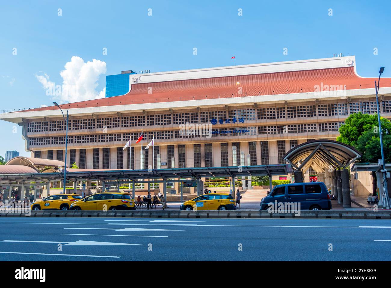 Street view of Taipei Main Station in Taipei, Taiwan Stock Photo - Alamy