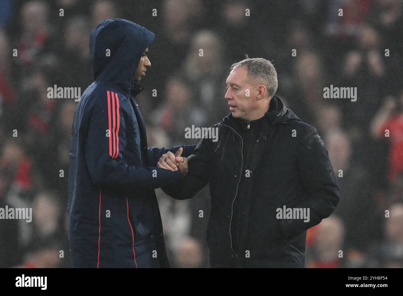 Manchester united trafford hands hi-res stock photography and images ...