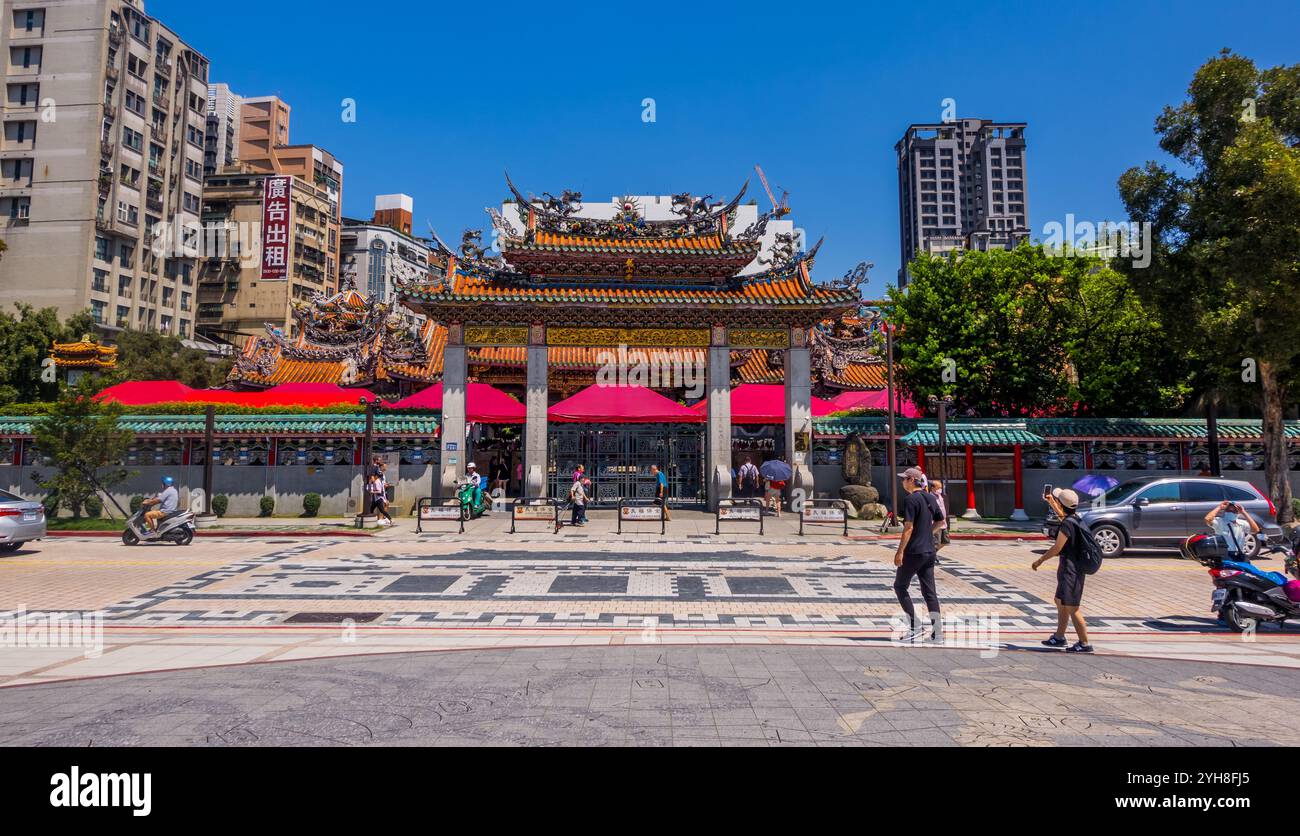 Taipei taiwan lungshan temple hi-res stock photography and images - Alamy