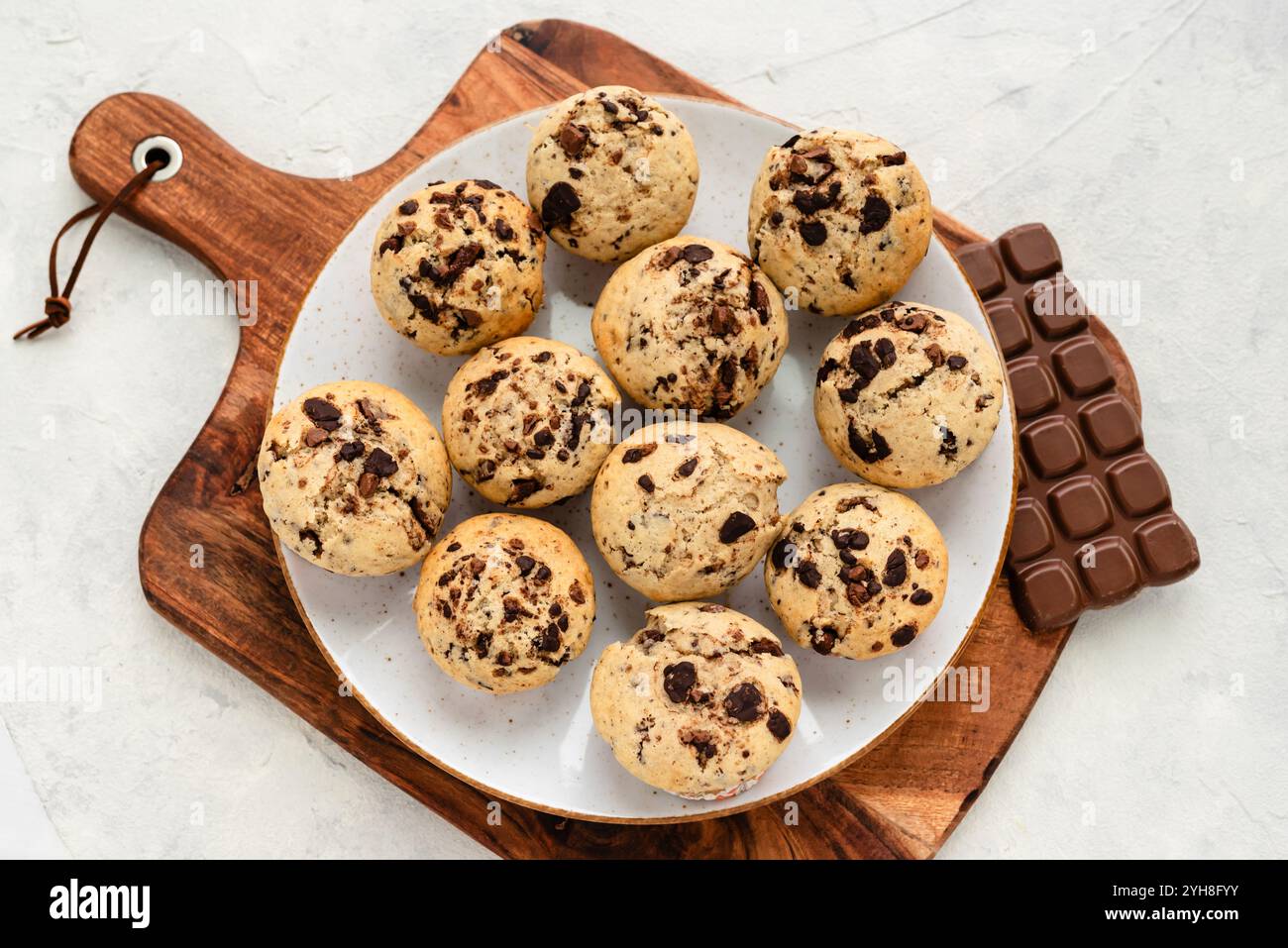 Baked chocolate muffins pieces hi-res stock photography and images - Alamy