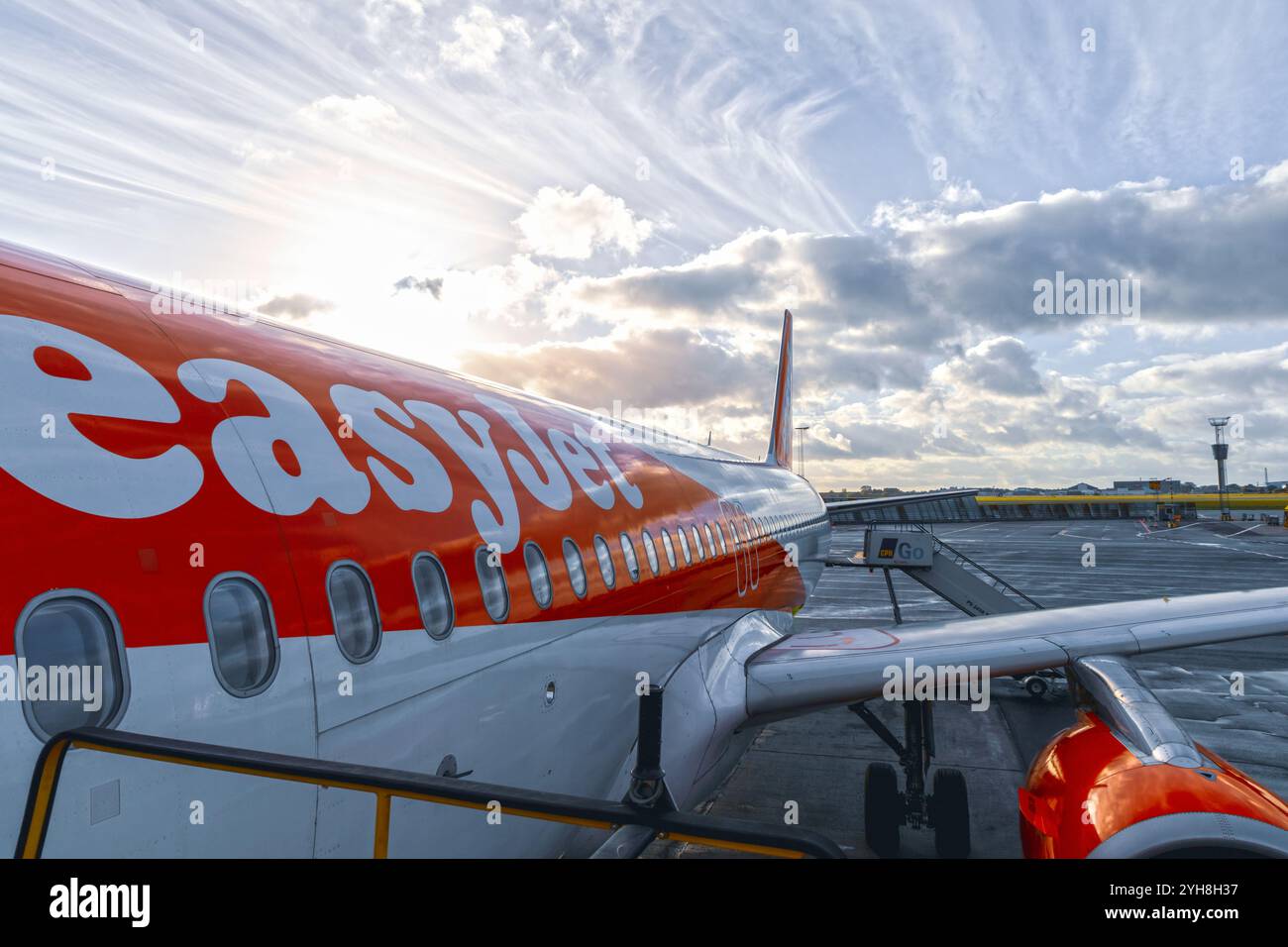 Easyjet plane is parked at the gate hi-res stock photography and images ...