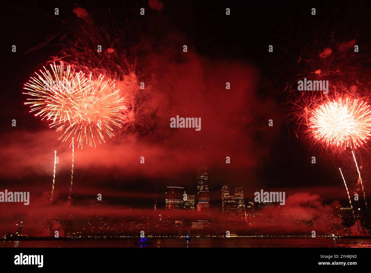 New York Manhattan fireworks. New York Fireworks over Manhattan. New ...