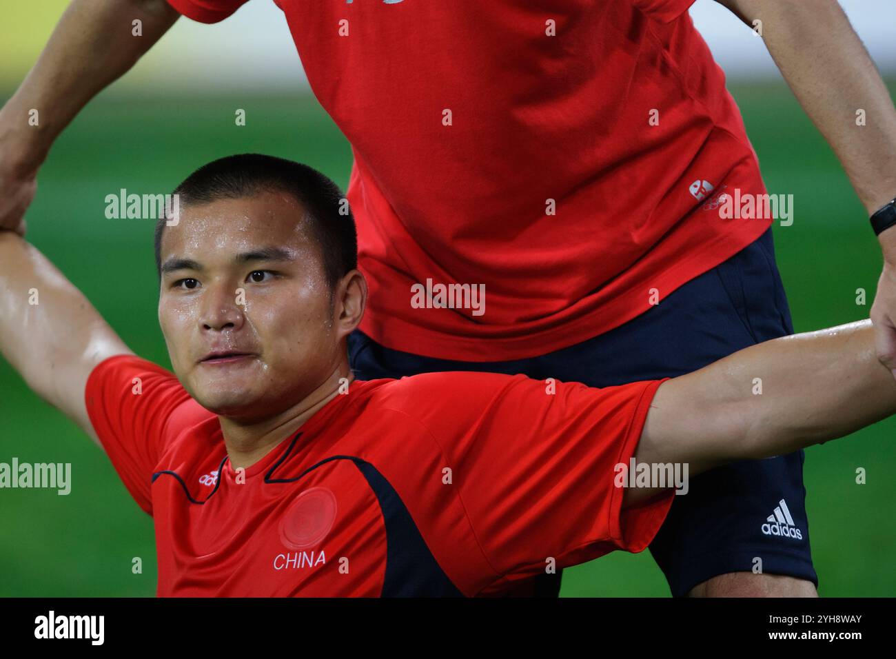 Goalkeeper stretch football hi-res stock photography and images - Alamy