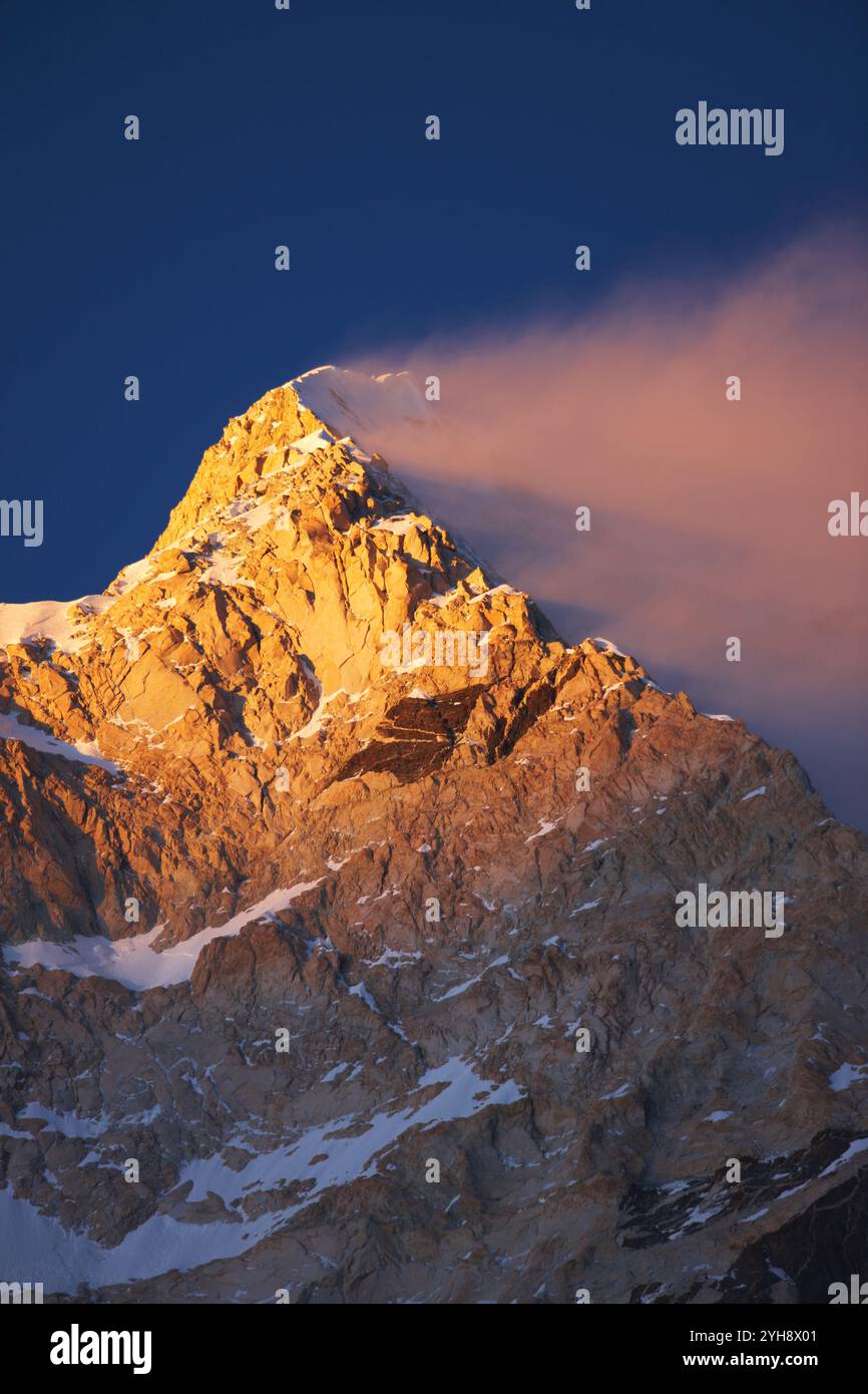 Mount everest west ridge hi-res stock photography and images - Alamy
