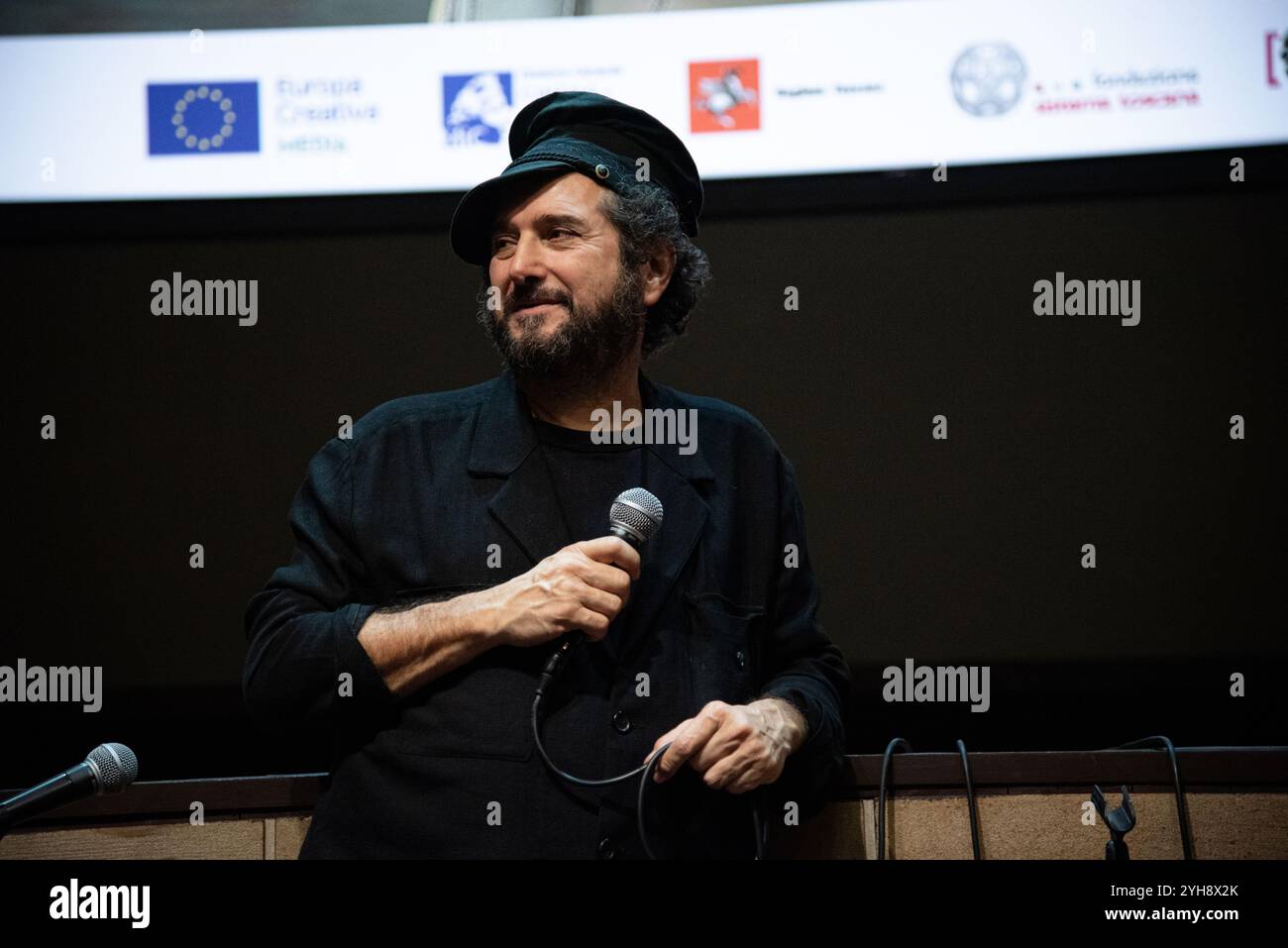 Amicizia popoli hi-res stock photography and images - Alamy