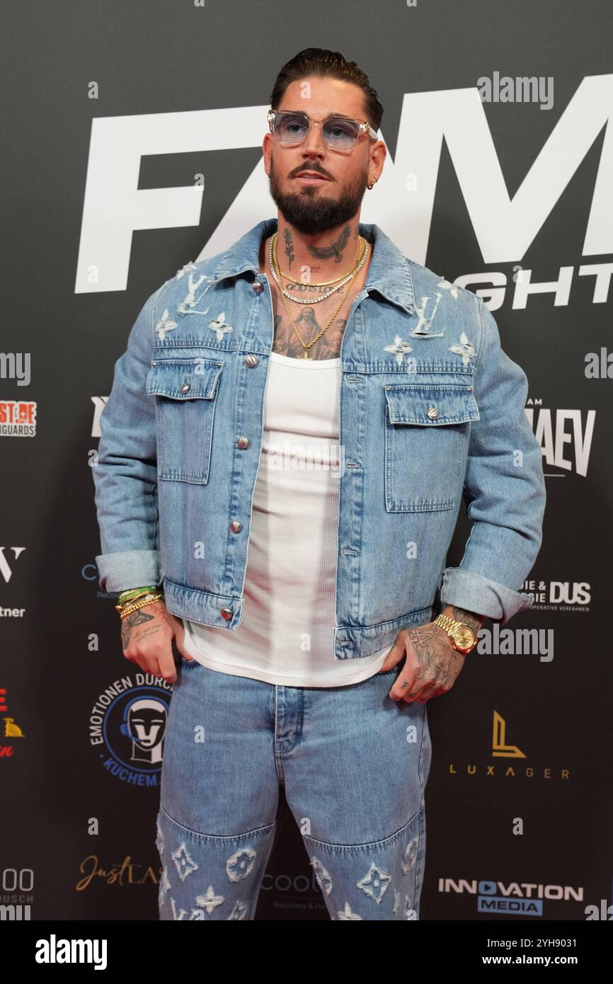 Fame Fighting 2 mit Influencern & Reality-Stars. Mike Heiter beim Fame ...