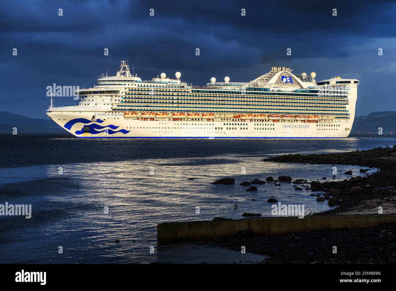 Caribbean Princess, a Grand class cruise ship operated by Princess ...