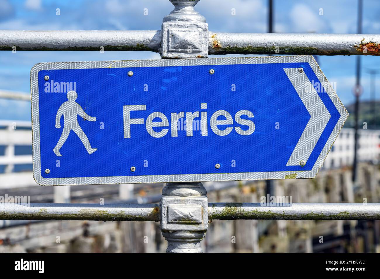 Signage showing the way for foot passengers to the ferry Stock Photo ...