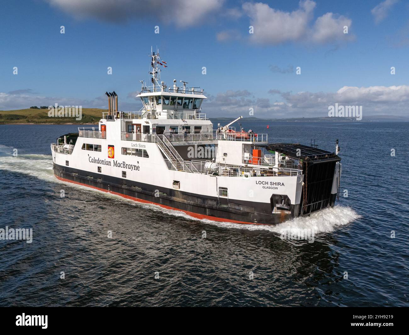 The Caledonian MacBrayne ferry Loch Shira links Largs and Cumbrae on ...
