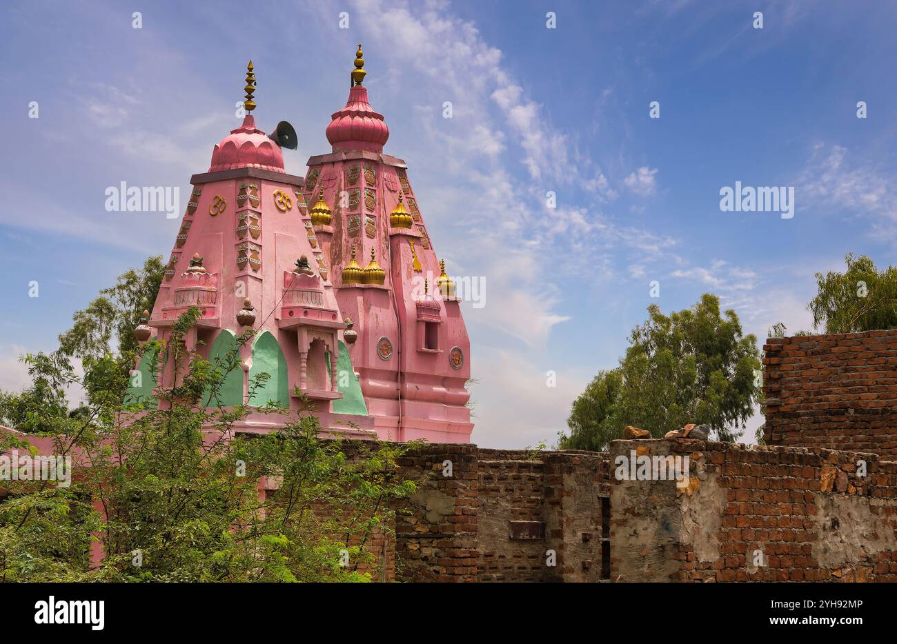 Hindu temple arches intricate hi-res stock photography and images - Alamy