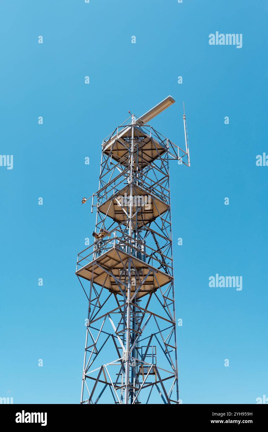 Towering metal framework hi-res stock photography and images - Alamy