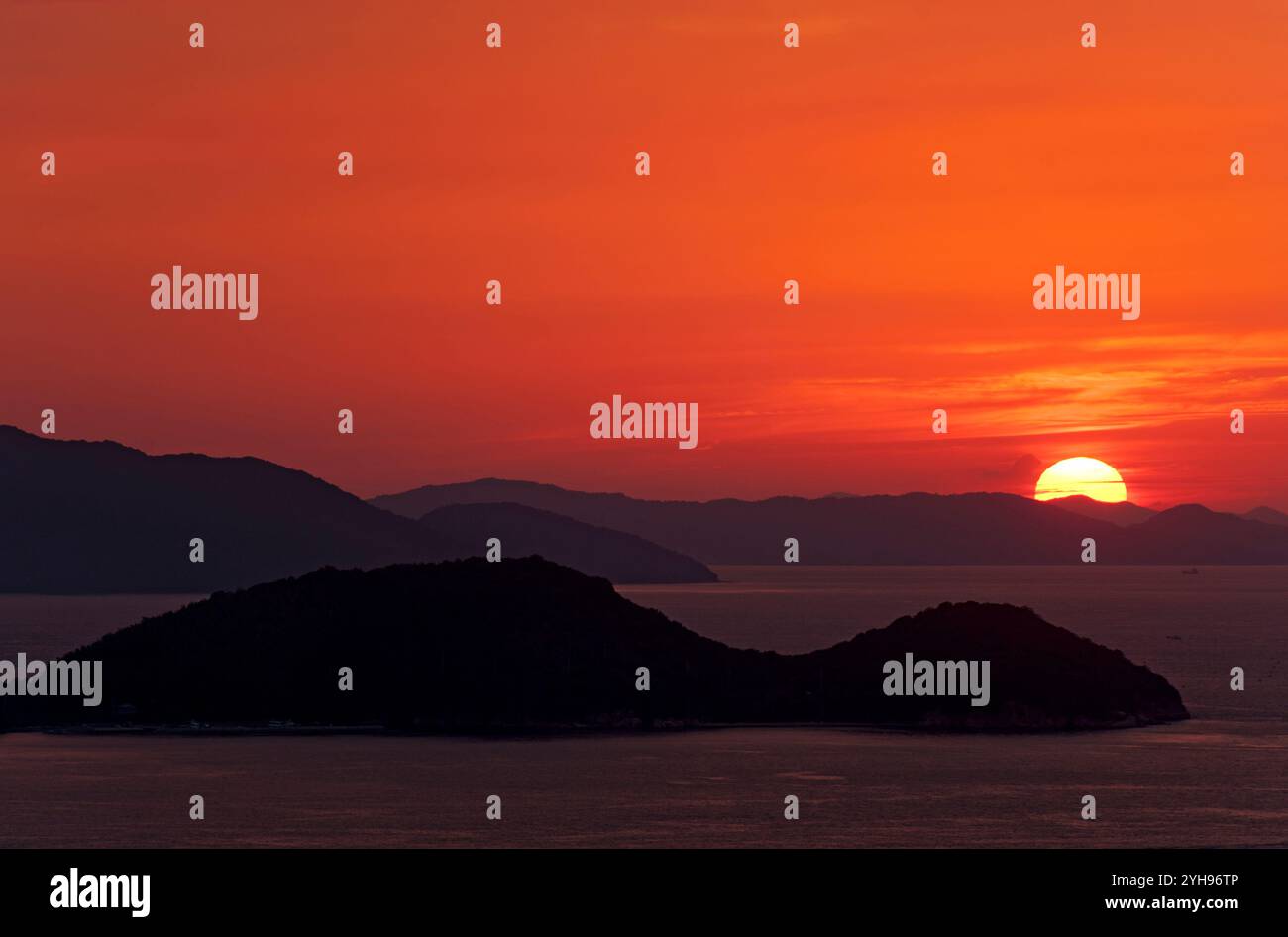Sunset over the Seto Naikai (Seto Inland Sea) as seen from Washuzan ...