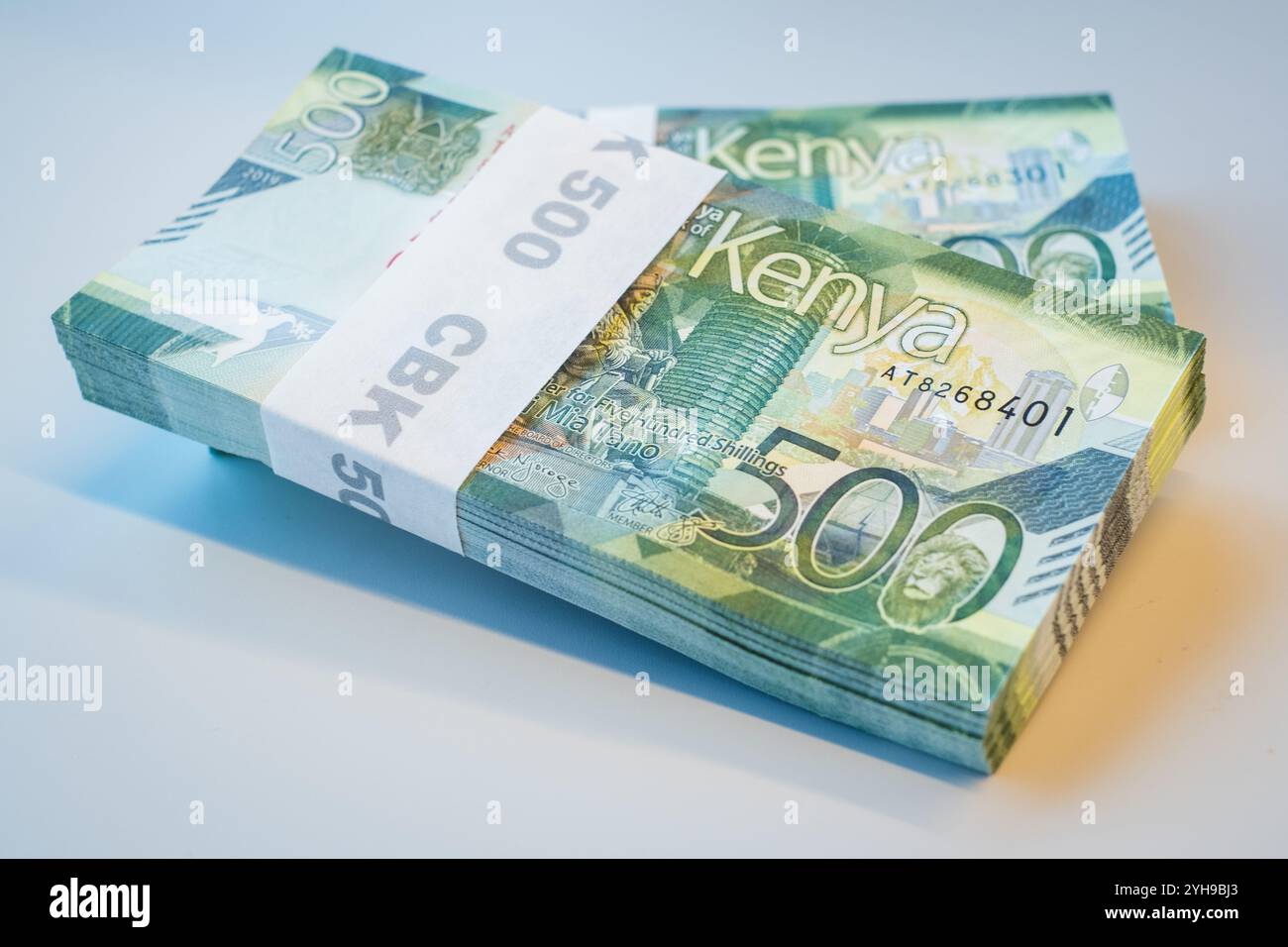 Full pack of 500 Kenyan banknotes Stock Photo - Alamy