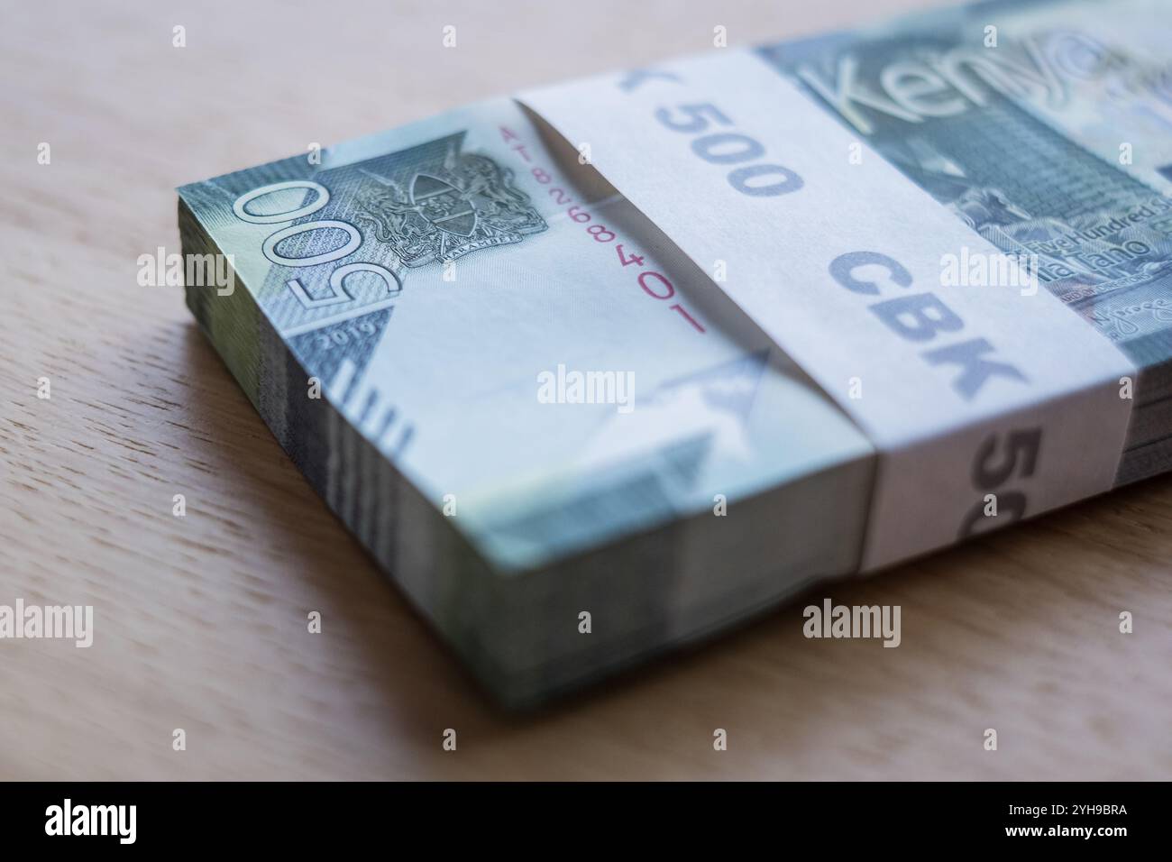Full pack of 500 Kenyan banknotes Stock Photo - Alamy