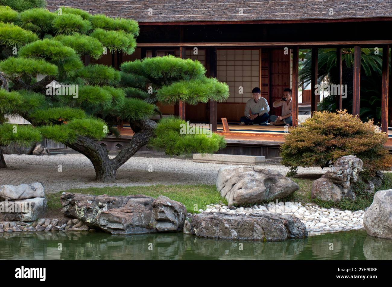 People relaxing at Kikugetsutei tea house at Ritsurin Koen Japanese ...