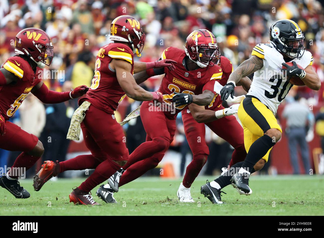 Pittsburgh Steelers running back Jaylen Warren (30) runs with the ball ...