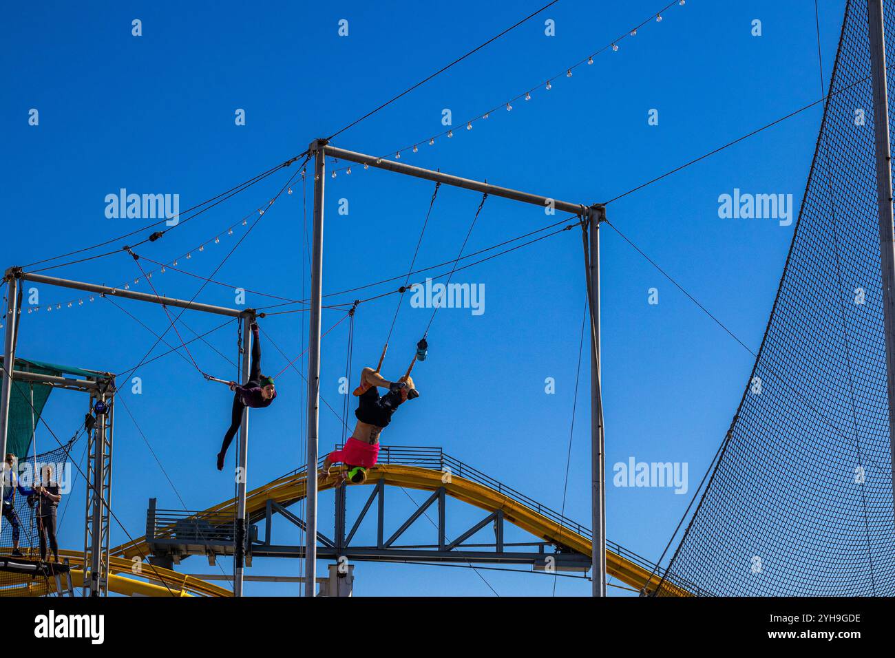 Flying trapeze flip hi-res stock photography and images - Alamy